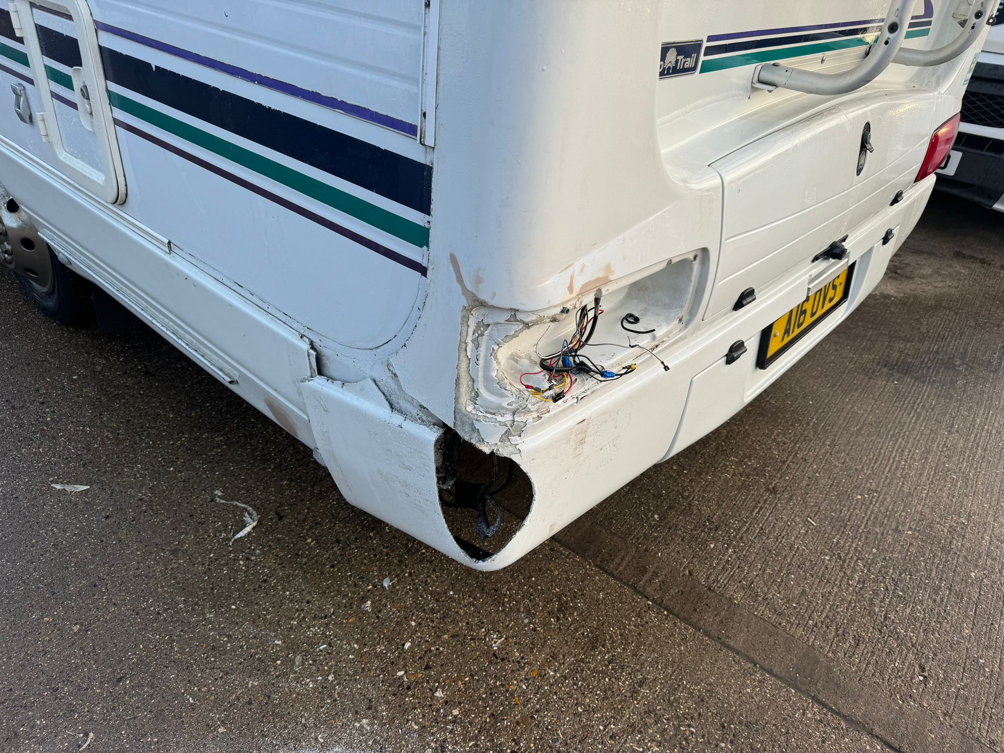 Motorhome Body Repair Milton Keynes - Call Today 03335771177